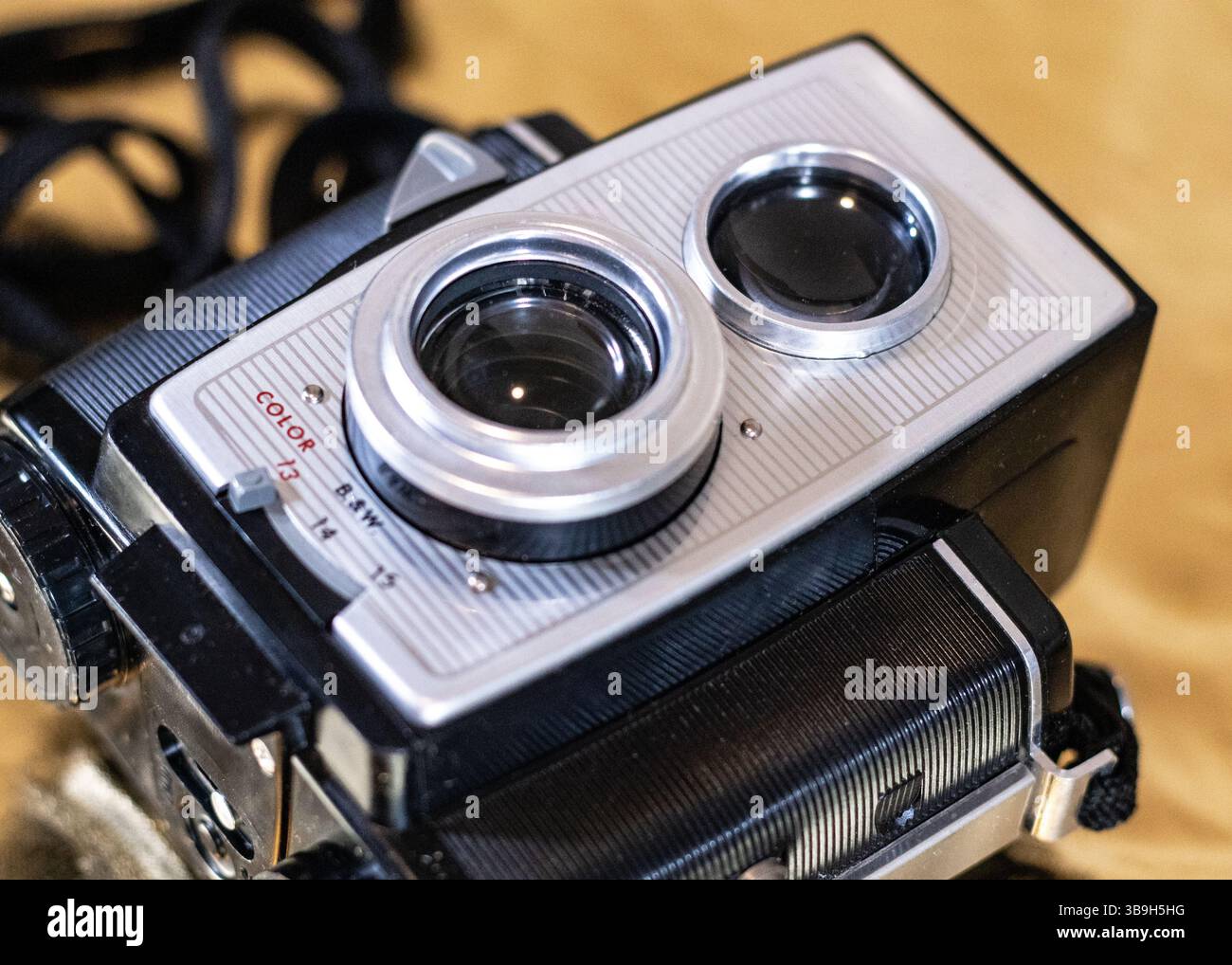 Vintage tlr analog camera hi-res stock photography and images - Alamy