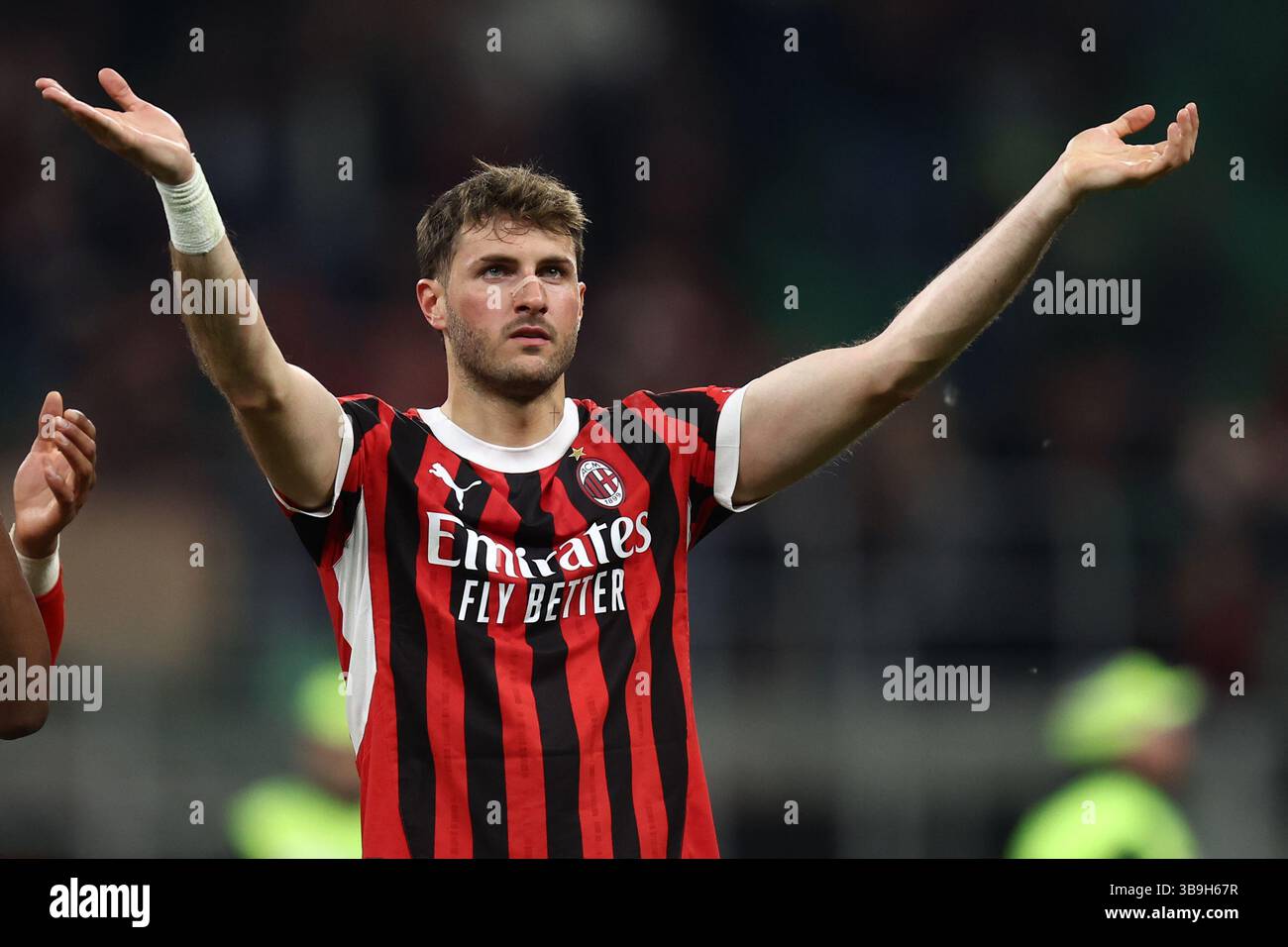 Milano, Italy. 09th May, 2025. Santiago Gimenez of Ac Milan celebrates ...