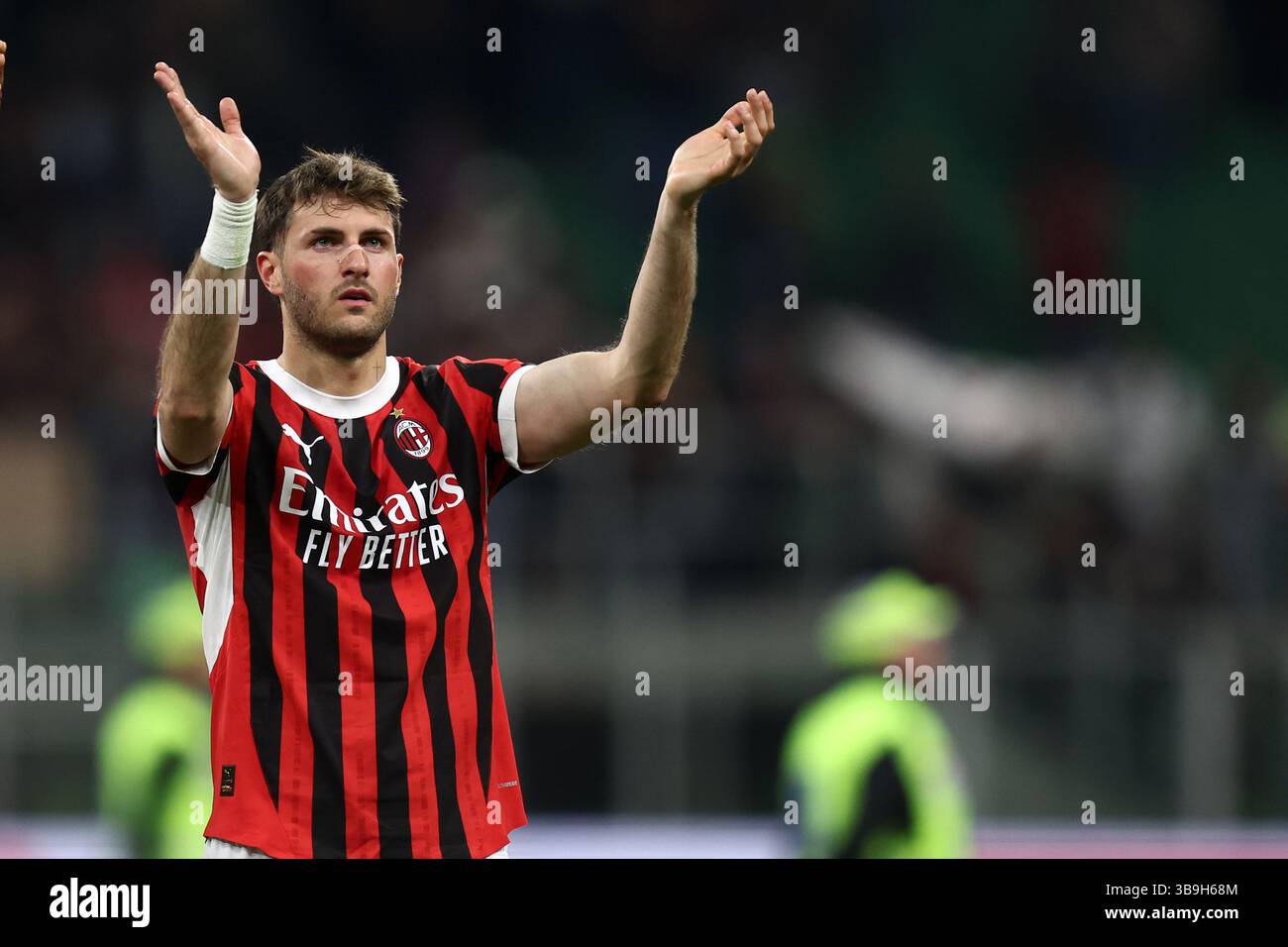 Milano, Italy. 09th May, 2025. Santiago Gimenez of Ac Milan celebrates ...
