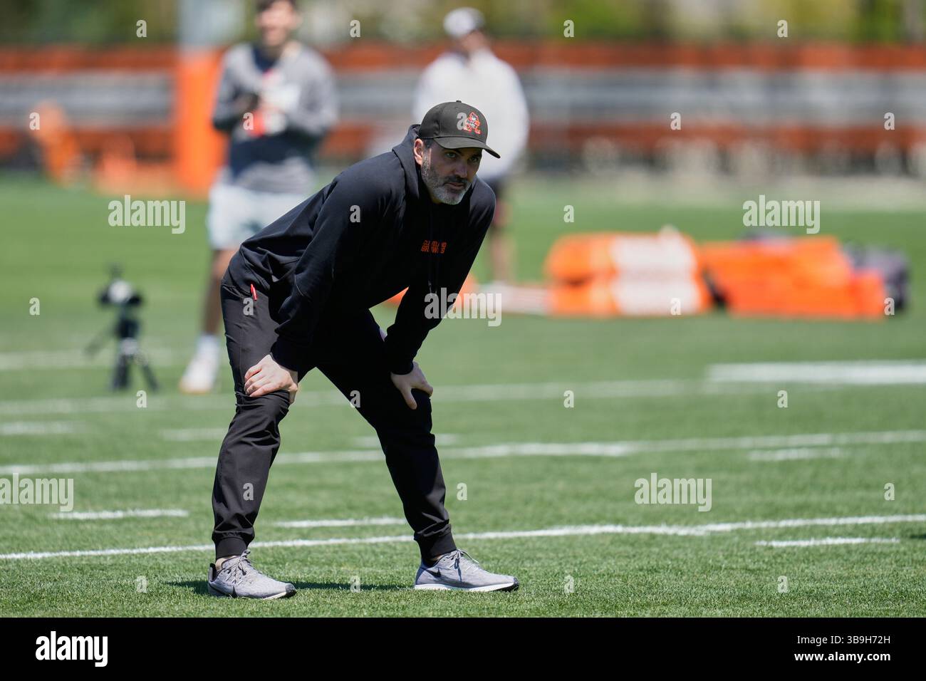 Cleveland Browns head coach Kevin Stefanski watches during the NFL ...