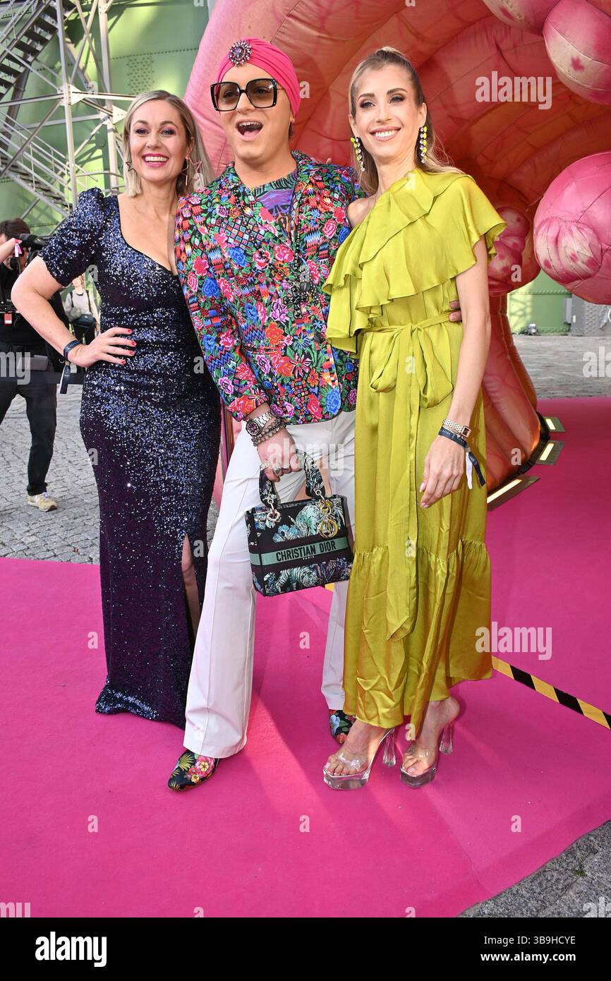 Ruth Moschner, Julian F.M. Stoeckel und Cathy Hummels beim Felix Burda ...