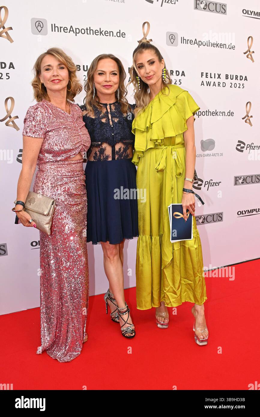 Tina Ruland, Regina Halmich und Cathy Hummels beim Felix Burda Award am ...
