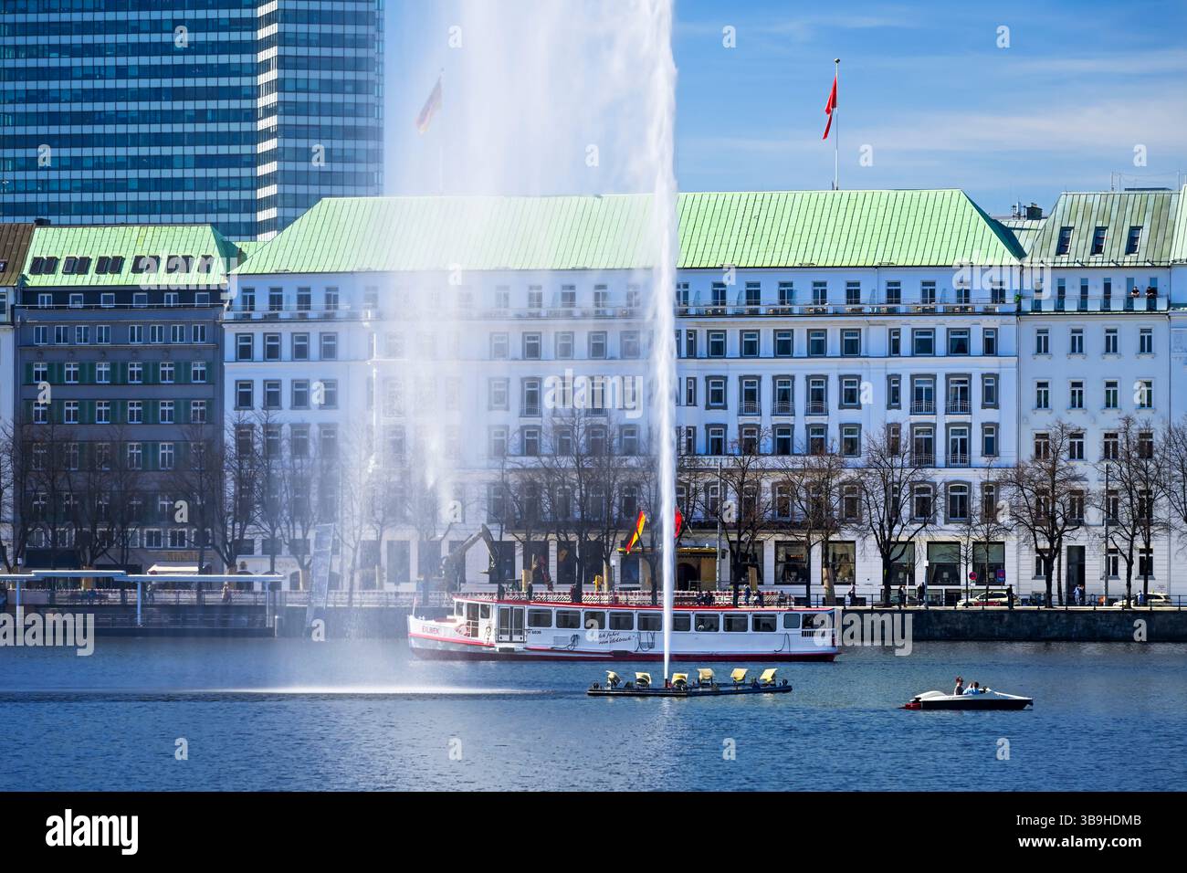 Inner Alster with Alster fountain and Neuer Jungfernstieg with the ...