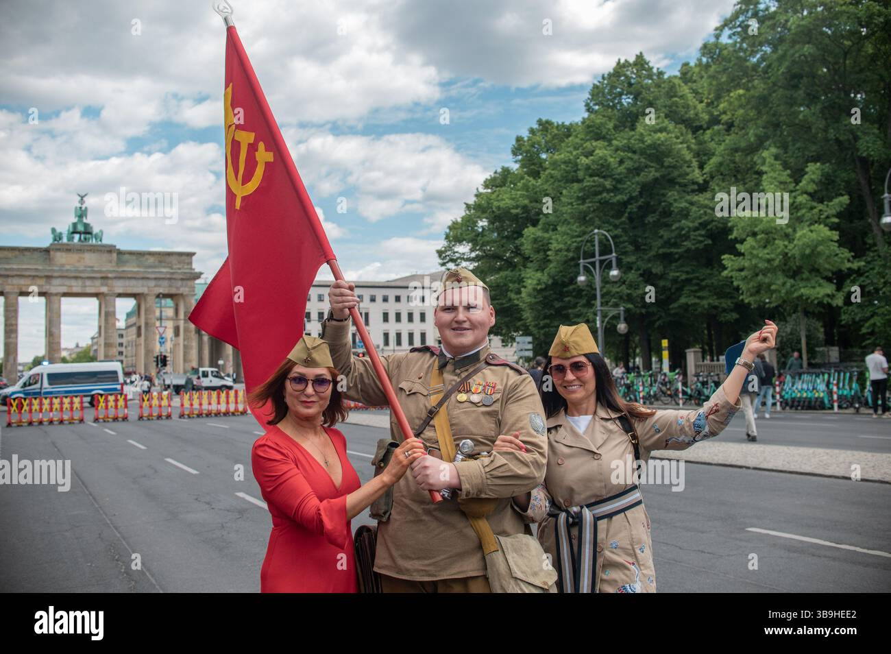 May 9, 2025, Berlin, Berlin, Germany: Several hundred people carrying ...