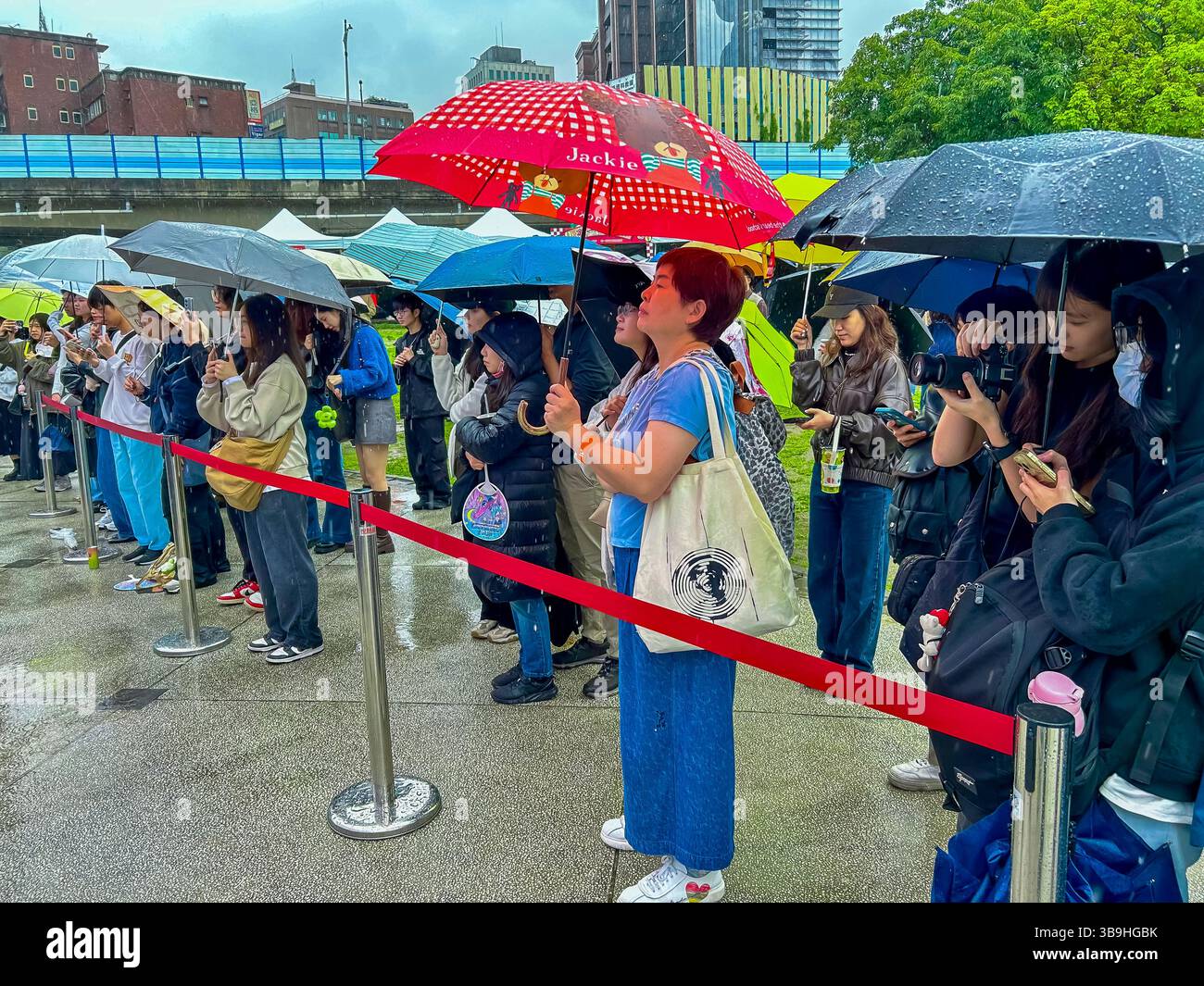 Taipei taiwan people listening hi-res stock photography and images - Alamy