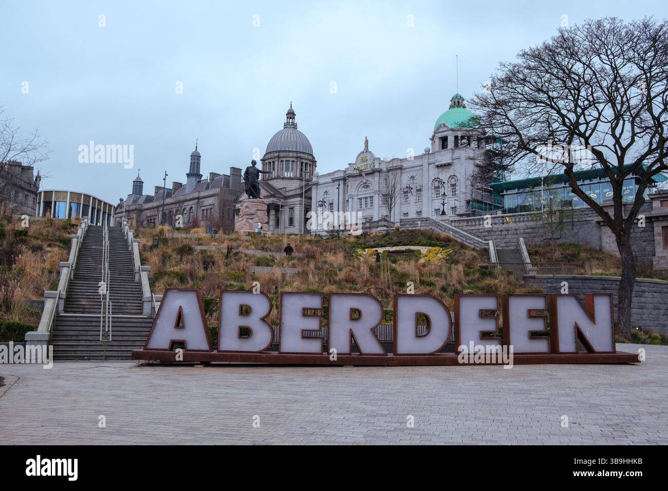 Aberdeen Scotland, Aberdeen sign, statue of WIlliam Wallace and His ...