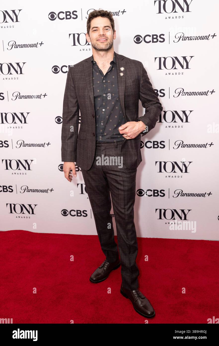 Jeremy Jordan nominated for Best Performance by an Actor, Leading Role ...