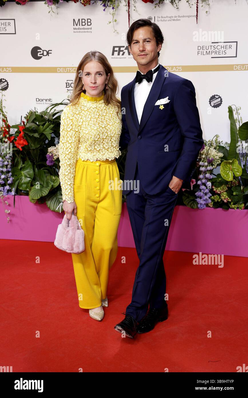 Paula Kalenberg und Tim Oliver Schultz bei der "Deutscher Filmpreis ...