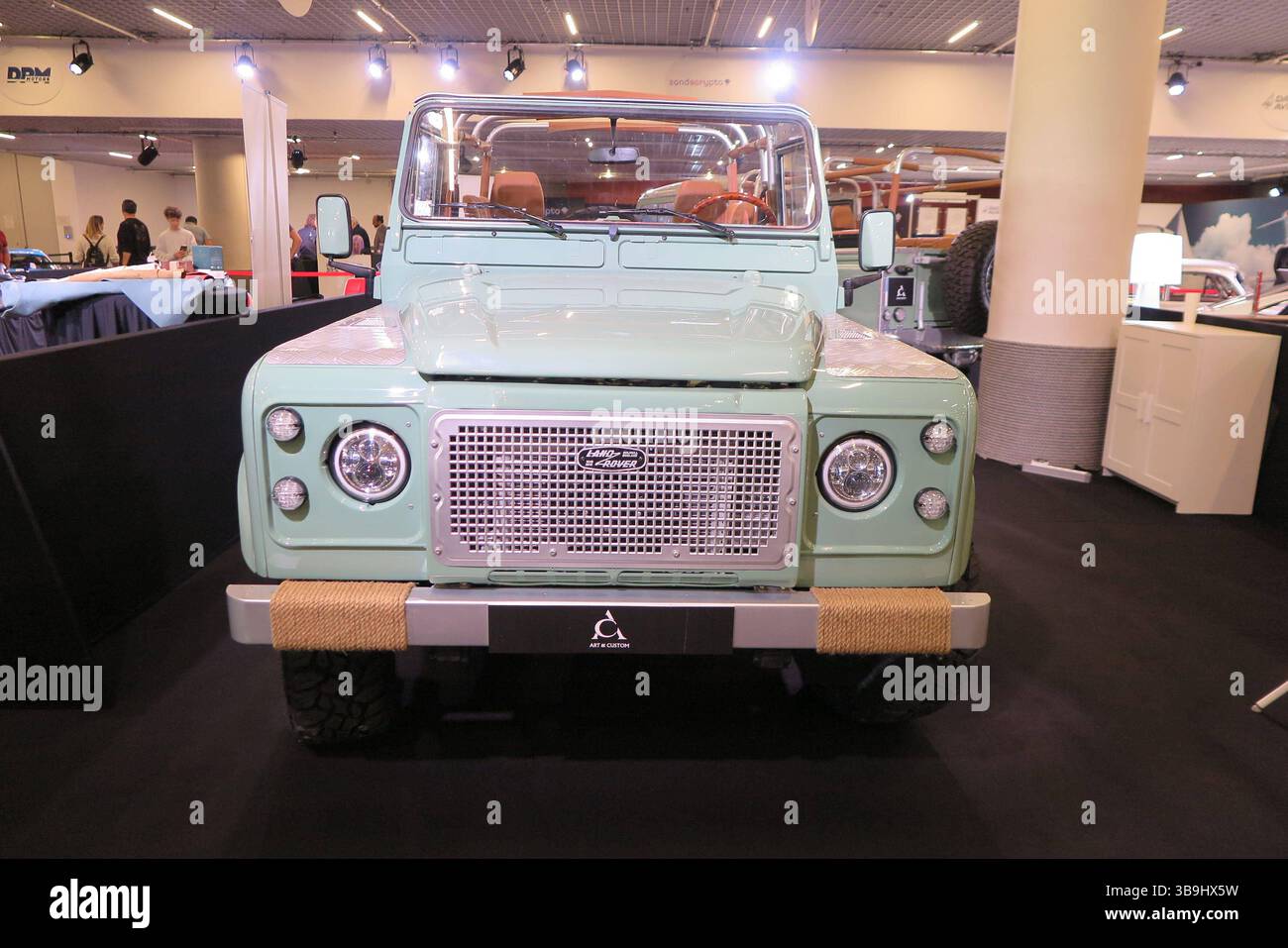 Land Rover Defender individualisiert von ART & CUSTOM, 20. Top Marques ...