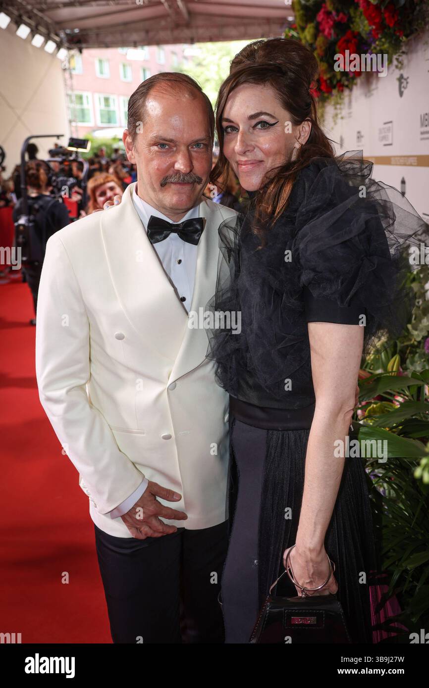 Verleihung DEUTSCHER FILMPREIS 2025 in Berlin Godehard Giese und Kim ...