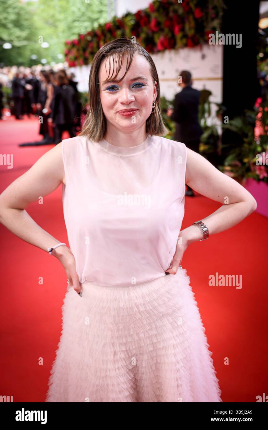Verleihung DEUTSCHER FILMPREIS 2025 in Berlin Luna Wedler auf dem Roten ...