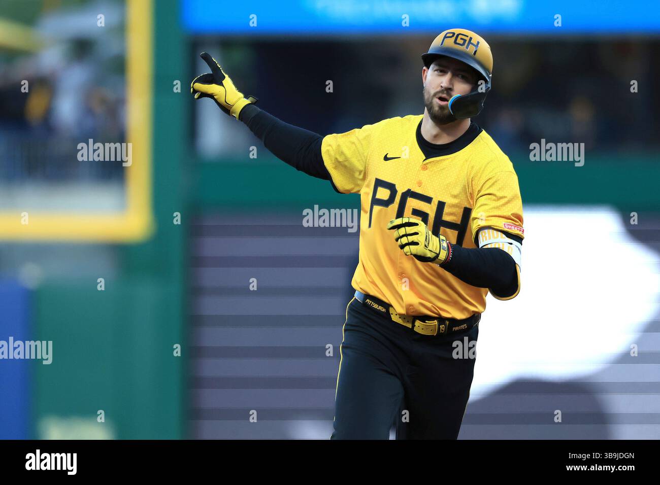 PITTSBURGH, PA - MAY 09: Jared Triolo #19 of the Pittsburgh Pirates ...