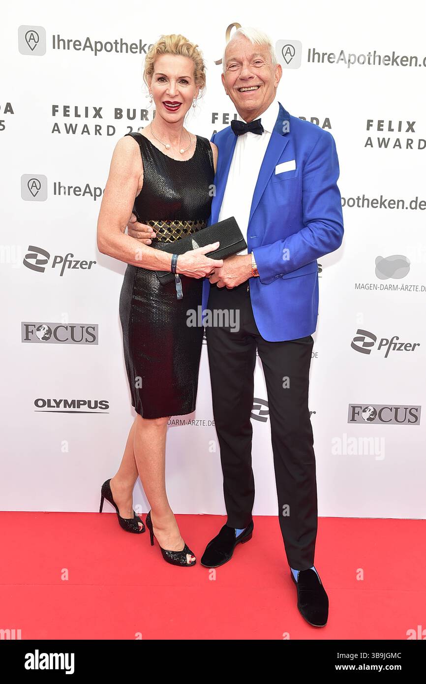 20. FELIX BURDA AWARD 2025 in Berlin Grit Weiss mit Ehemann Prof. Jo ...