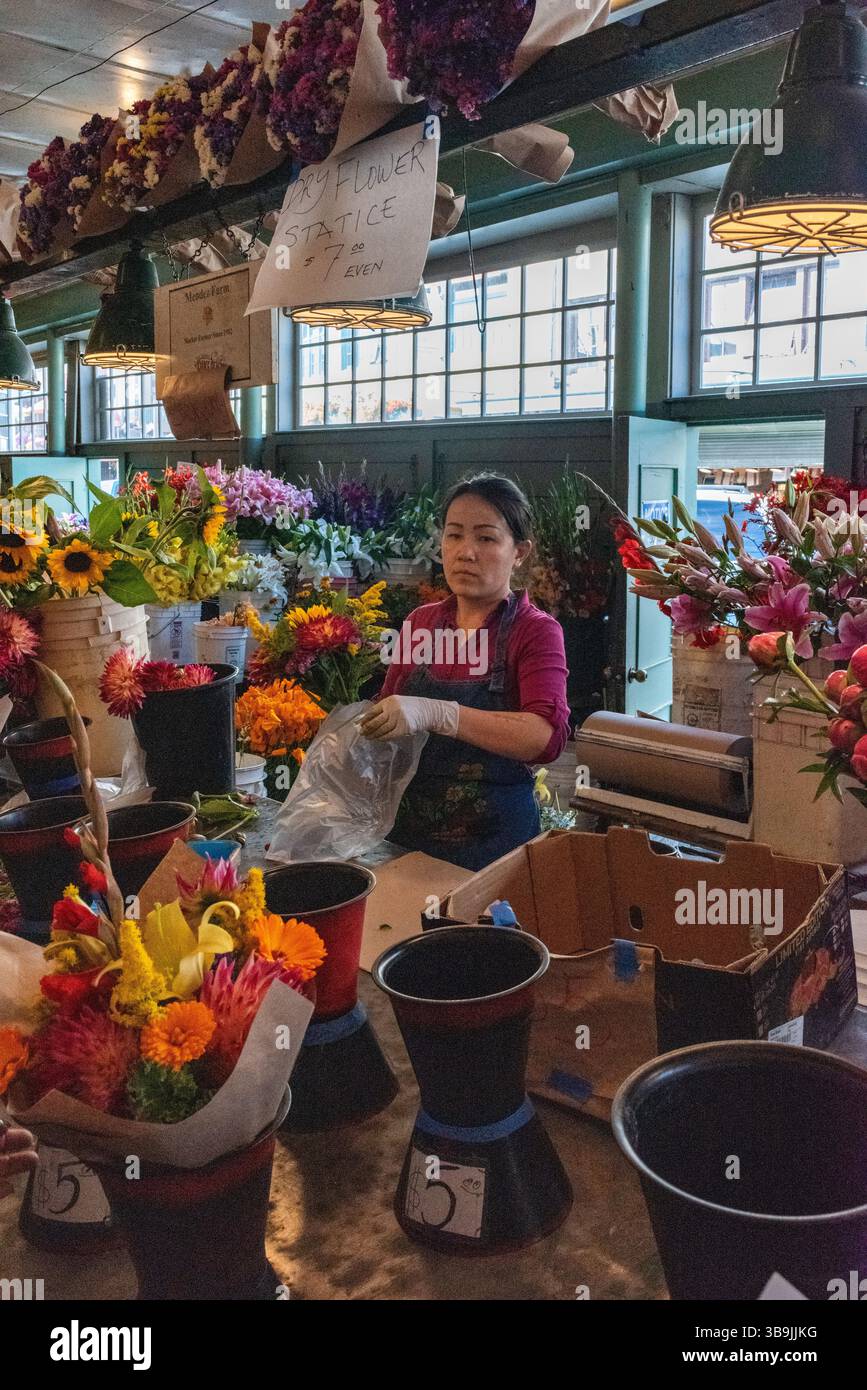 Corn at farmers market seattle washington hi-res stock photography and ...