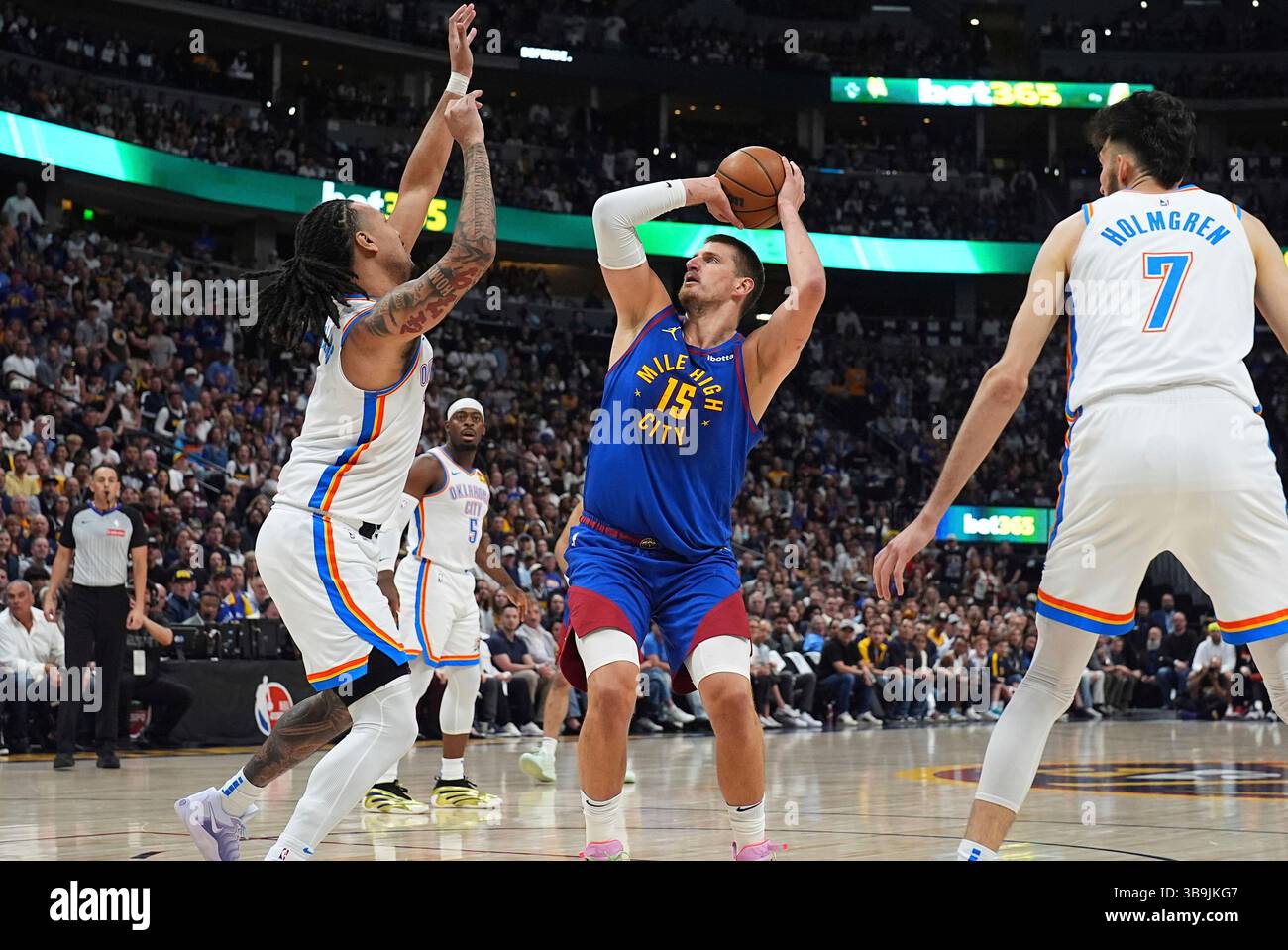 Denver Nuggets center Nikola Jokic (15) drives to the basket between ...