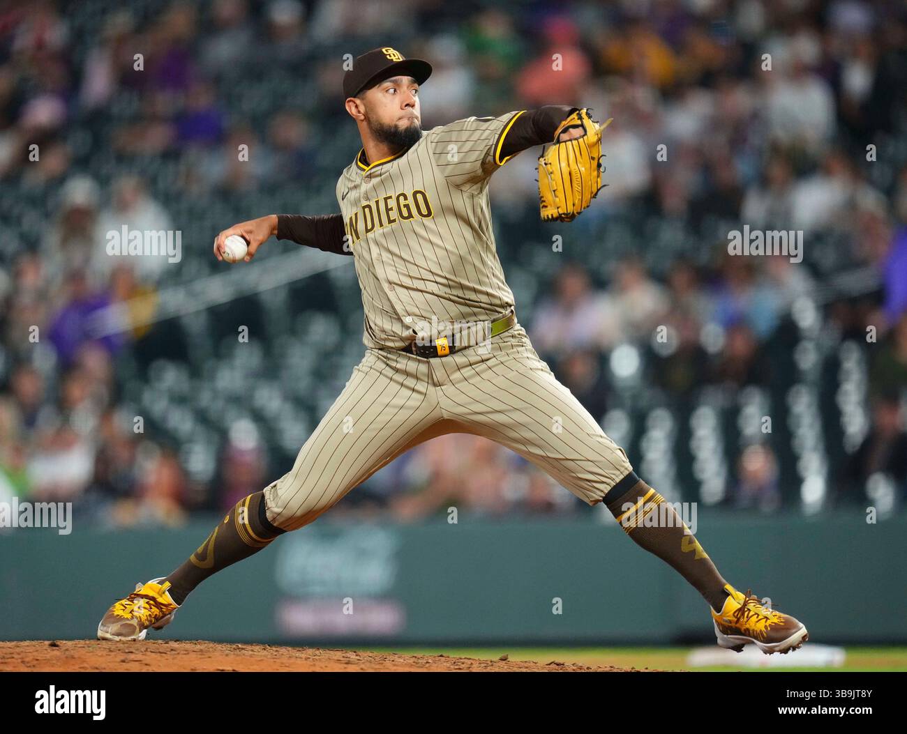 San Diego Padres closing pitcher Robert Suarez throws to the plate ...