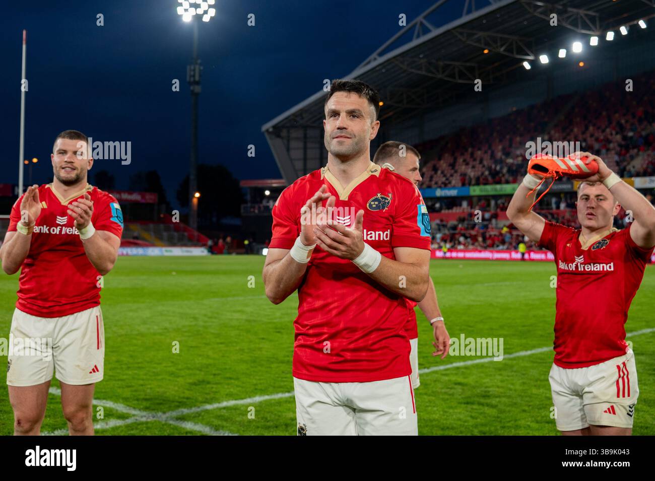 Limerick, Ireland. 10th May, 2025. Conor Murray of Munster thanks his ...