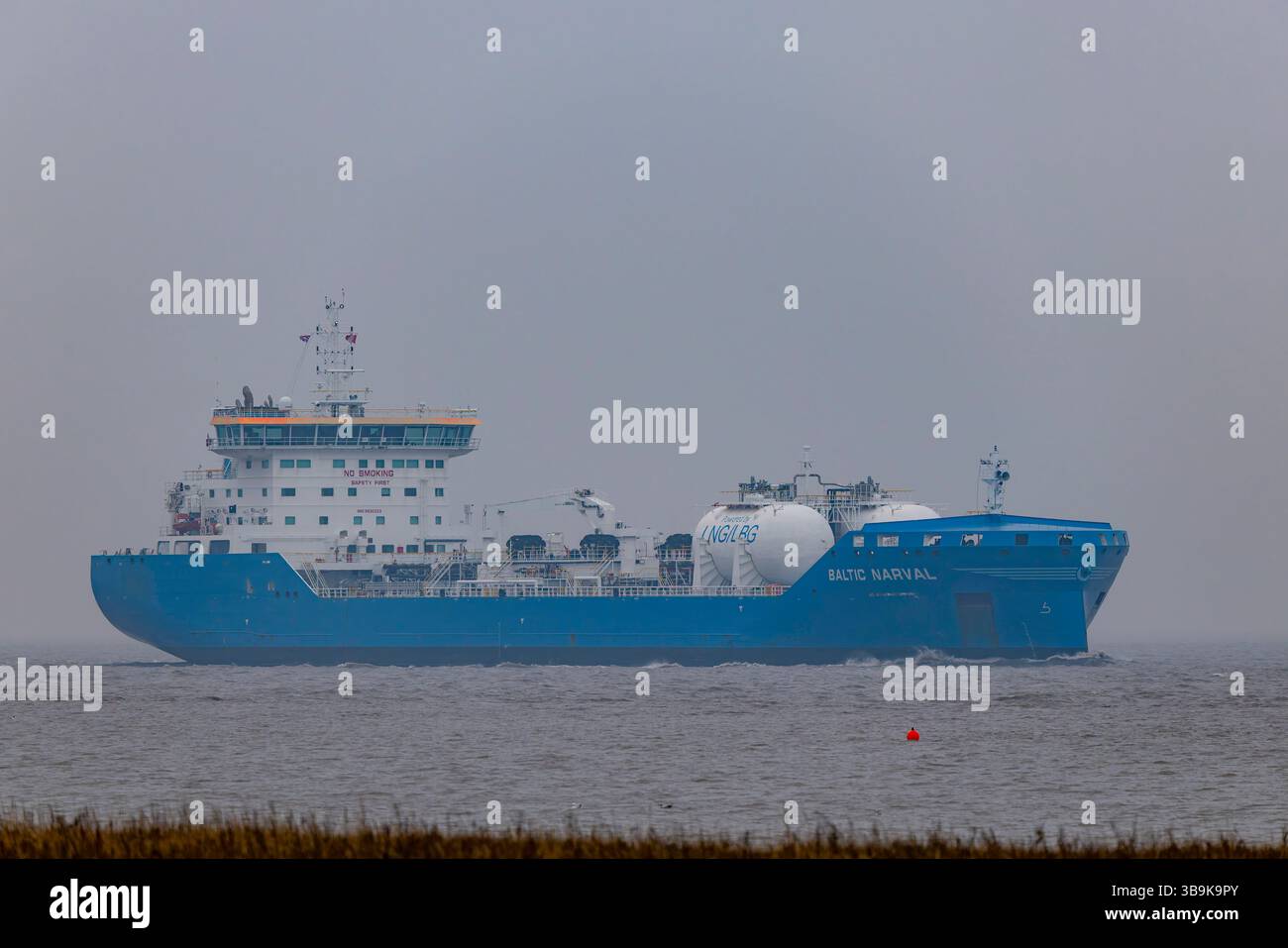 Bitumen tanker heading for Avonmouth docks Stock Photo - Alamy