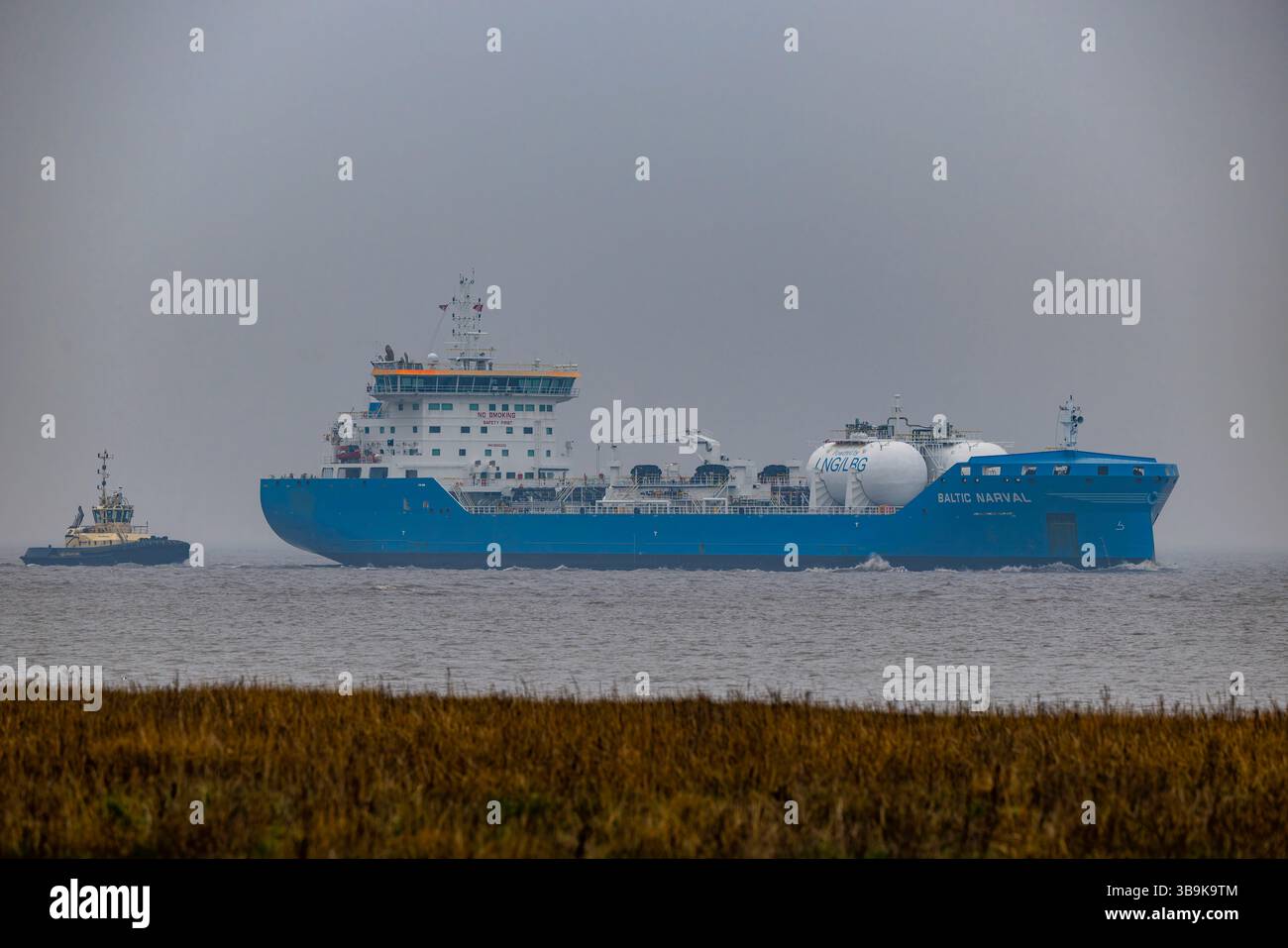 Bitumen tanker heading for Avonmouth docks Stock Photo - Alamy