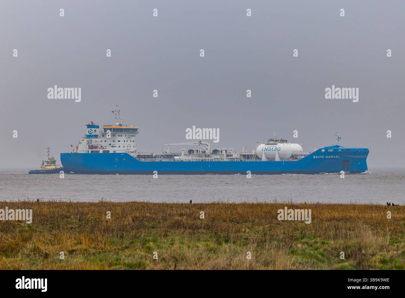 Bitumen tanker heading for Avonmouth docks Stock Photo - Alamy