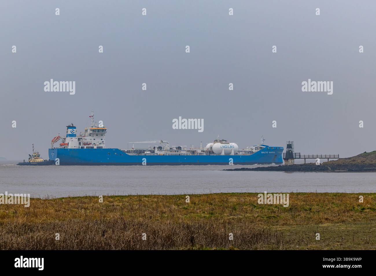Bitumen tanker heading for Avonmouth docks Stock Photo - Alamy