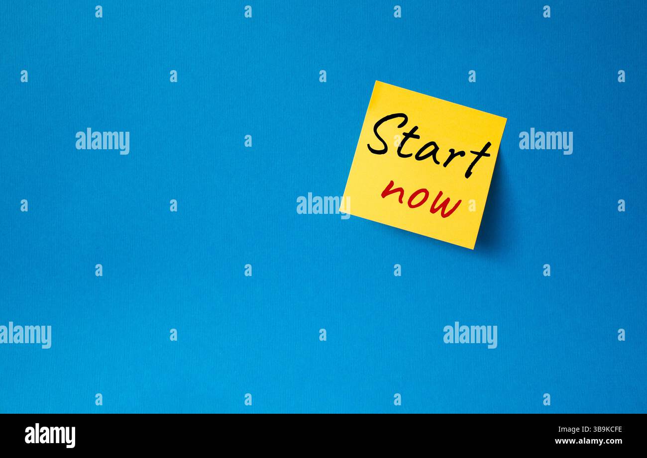 Start now symbol. Orange steaky note with words Start now. Beautiful ...