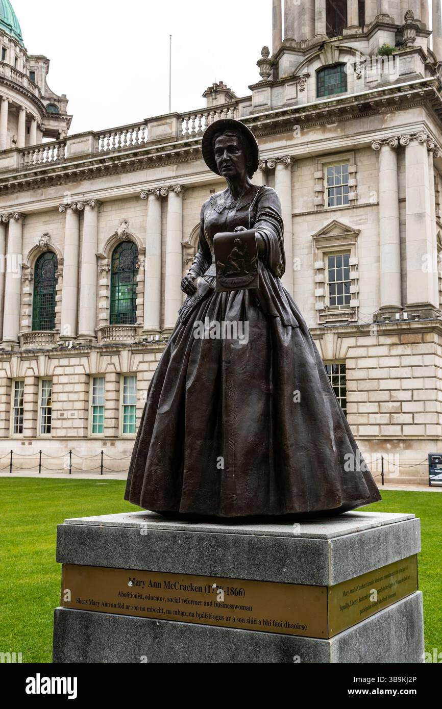 Statues city hall belfast hi-res stock photography and images - Alamy