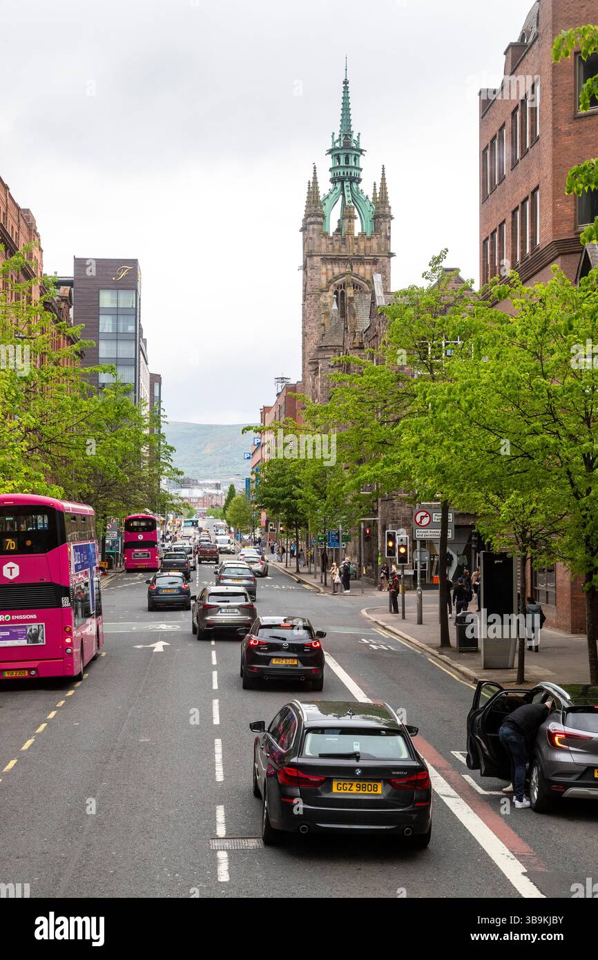 Belfast pink bus hi-res stock photography and images - Alamy