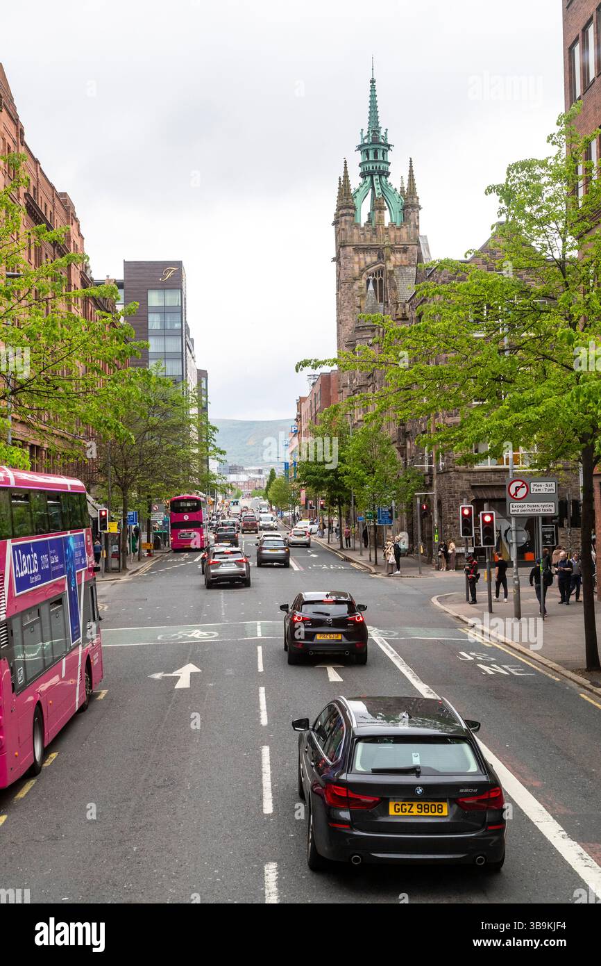Belfast pink bus hi-res stock photography and images - Alamy