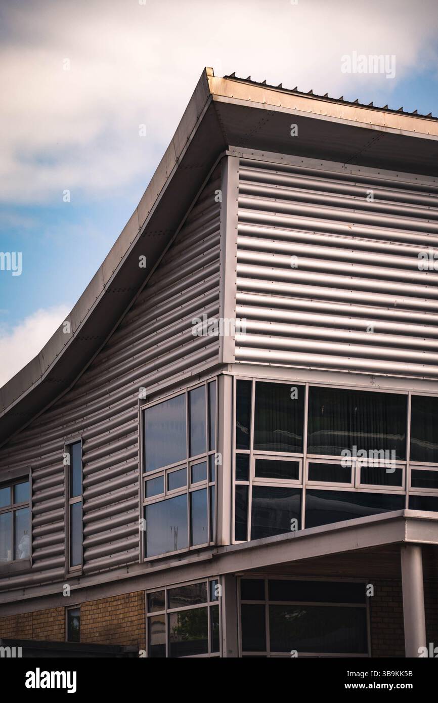 Windows corrugated metal urban hi-res stock photography and images - Alamy