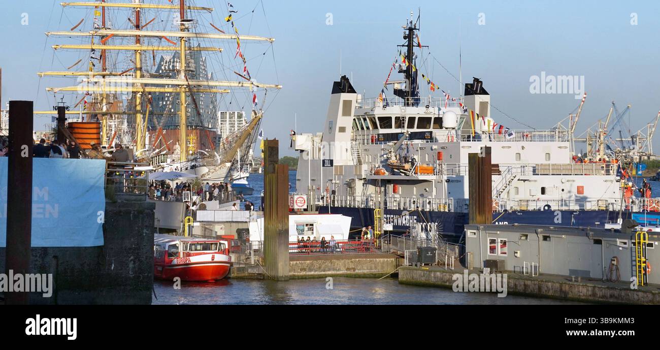 Fotos links und rechts der Veranstaltungen vom 836 Hamburger ...