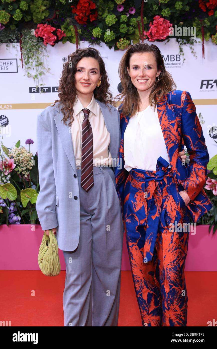 09.05.2025, Seyneb Saleh und Karin Hanczewski bei der 75. Verleihung Deutscher Filmpreis, 2025 ...