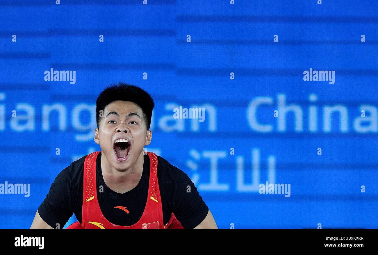 (250510) -- JIANGSHAN, May 10, 2025 (Xinhua) -- Wang Min of China ...