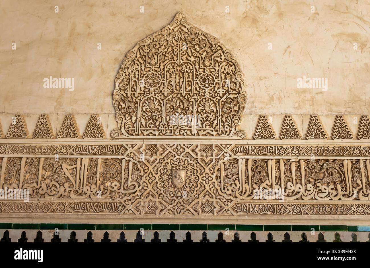 Carved decoration of the walls in Alhambra with the elements of Arabic ...