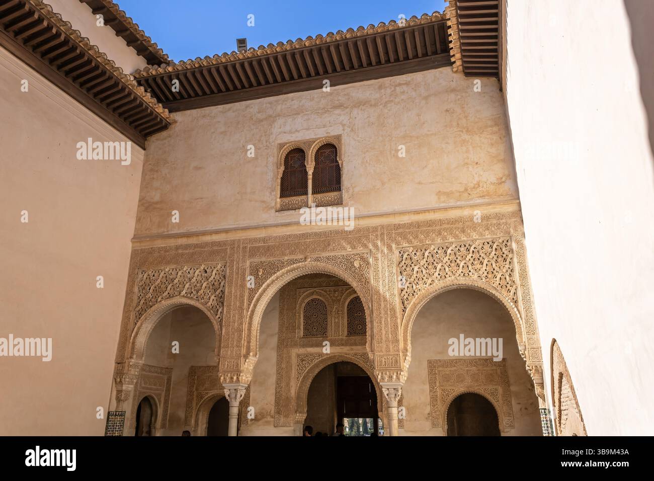 Carved decoration of the walls in the Alhambra with the elements of ...