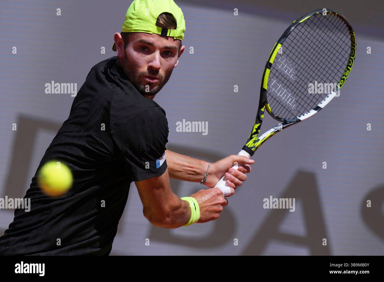 Britain's Jacob Fearnley returns a ball to Italy's Matteo Berrettini ...