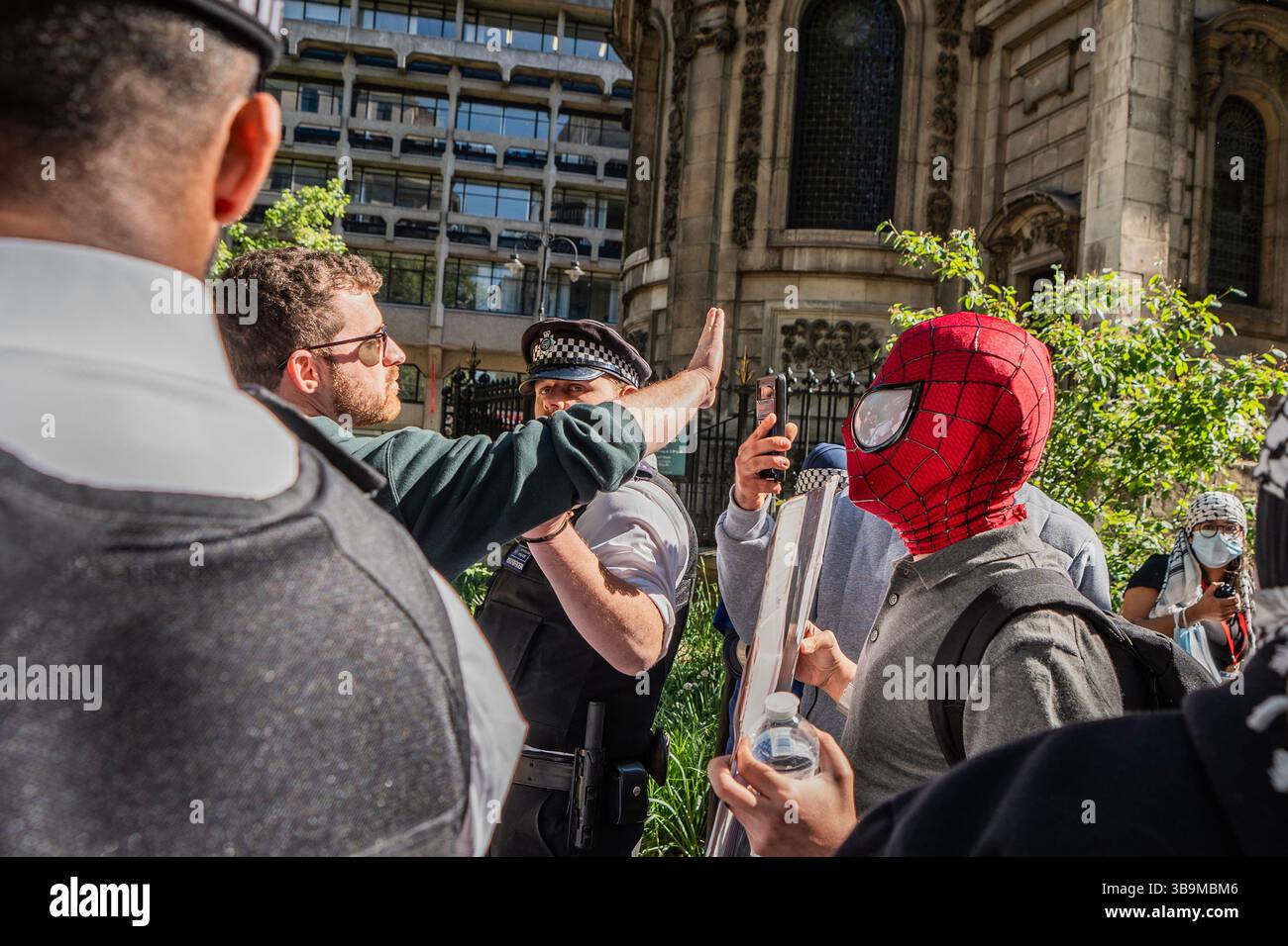London, UK. 10th May, 2025. A pro-Israeli counter-protestor dressed as ...