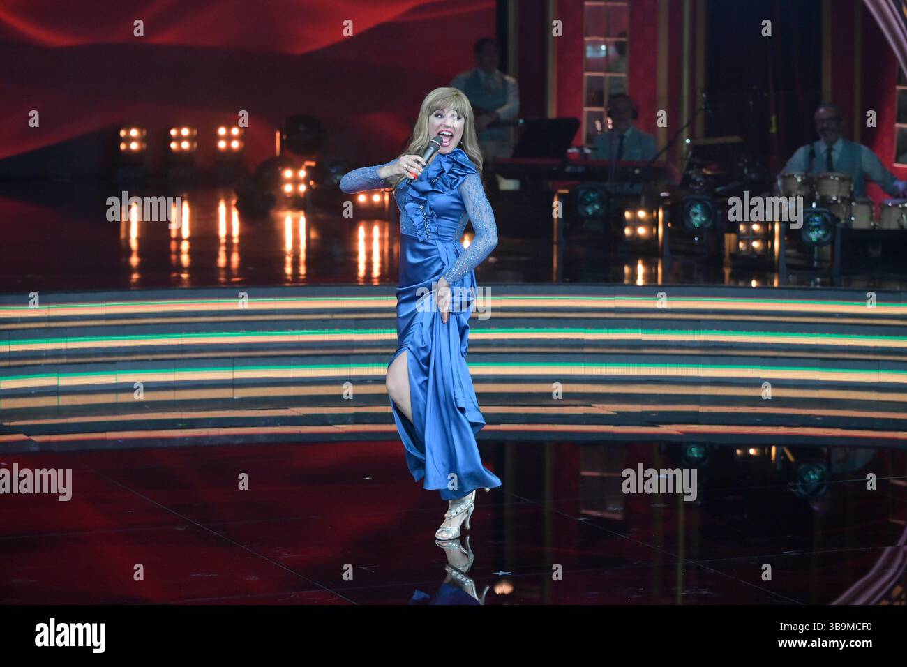 Giulia Vecchio performs at the Rai tv program Sognando Ballando con le ...