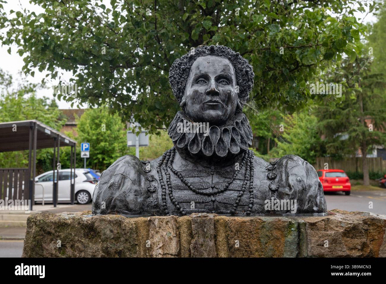 Queen Elizabeth I Sculpture, Haslemere, Surrey Stock Photo - Alamy