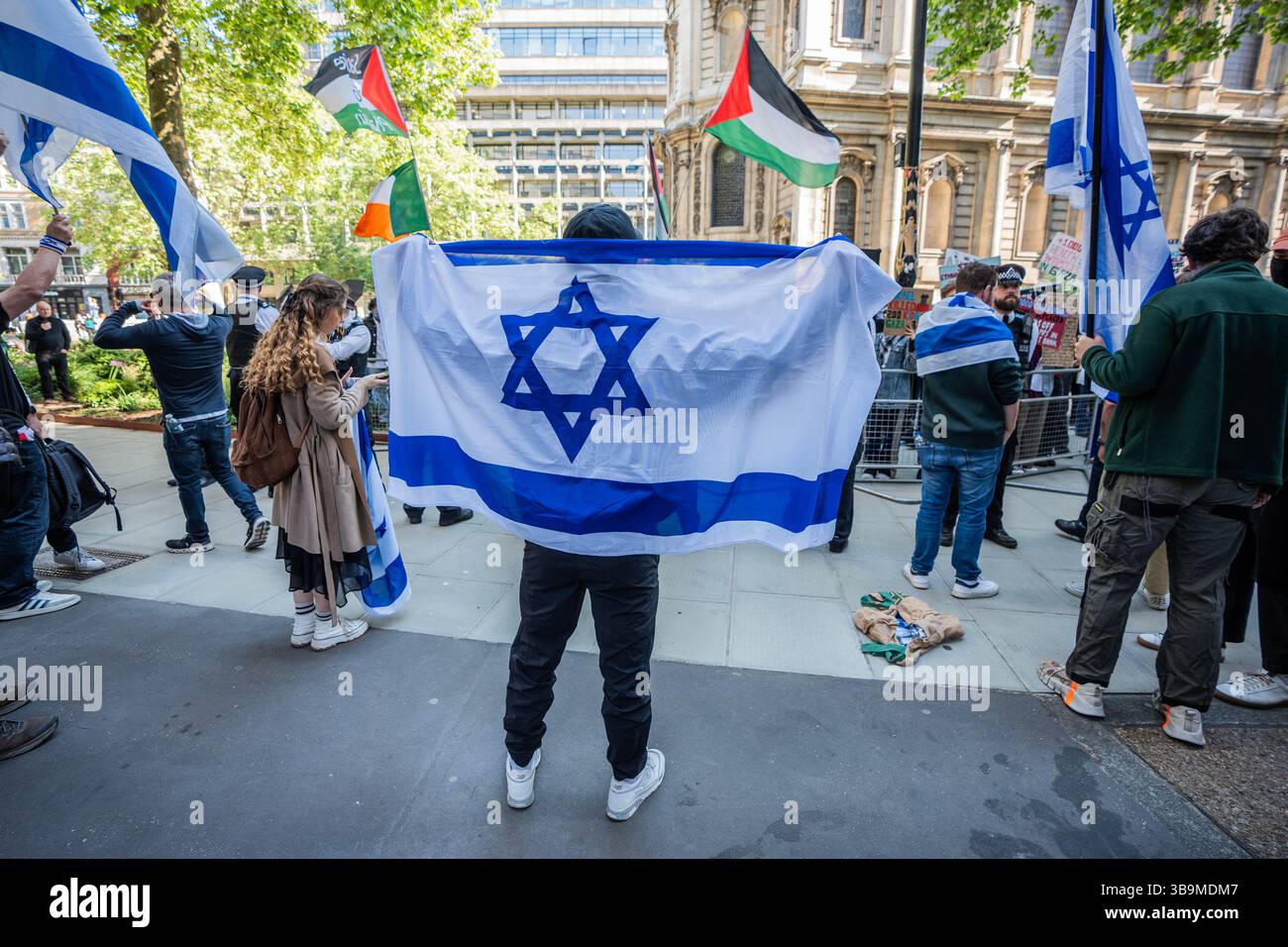 London, UK. 9th May, 2024. A pro-Israeli counter-protestor flaunts an ...