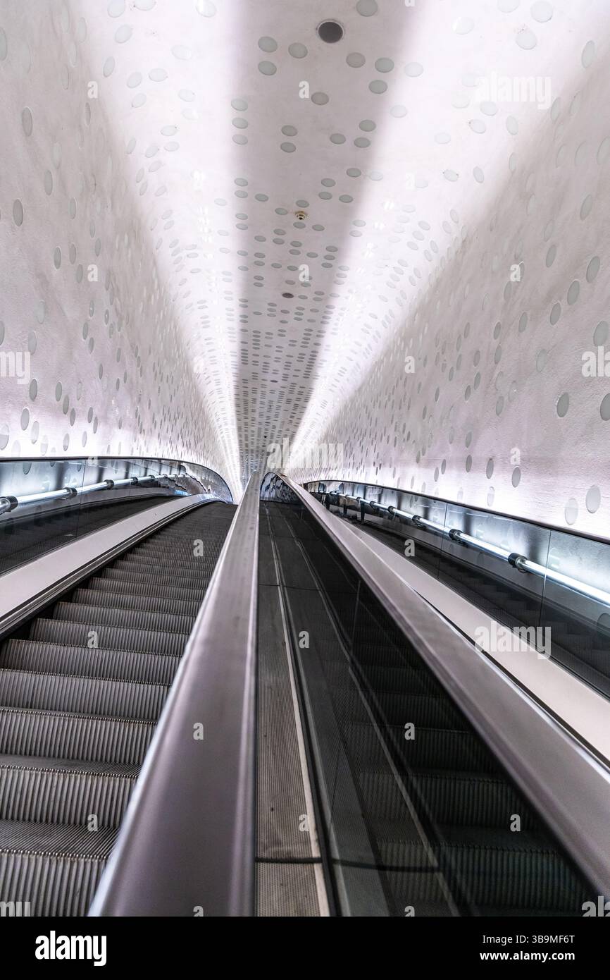 Elbphilharmonie Hamburg beautiful white escalator stairs Stock Photo ...