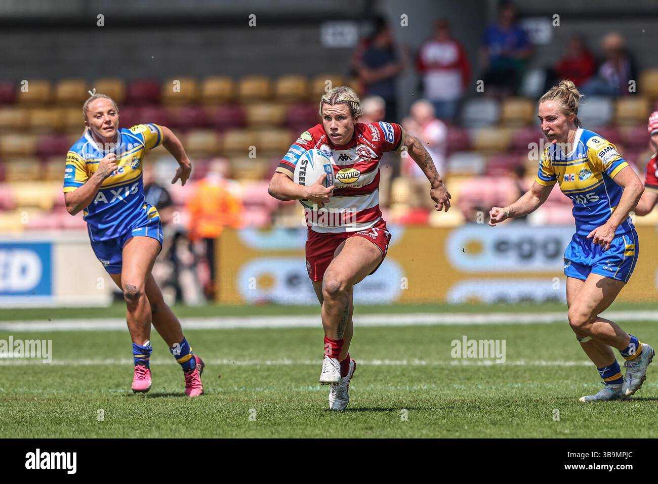 York, UK. 10th May, 2025. Emily Veivers of Wigan Warriors breaks with ...