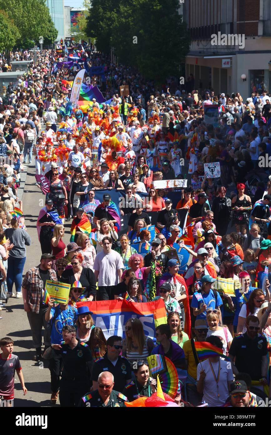 Exeter, Devon, UK. 10th May, 2025. UK Weather: Sun shines on a packed ...
