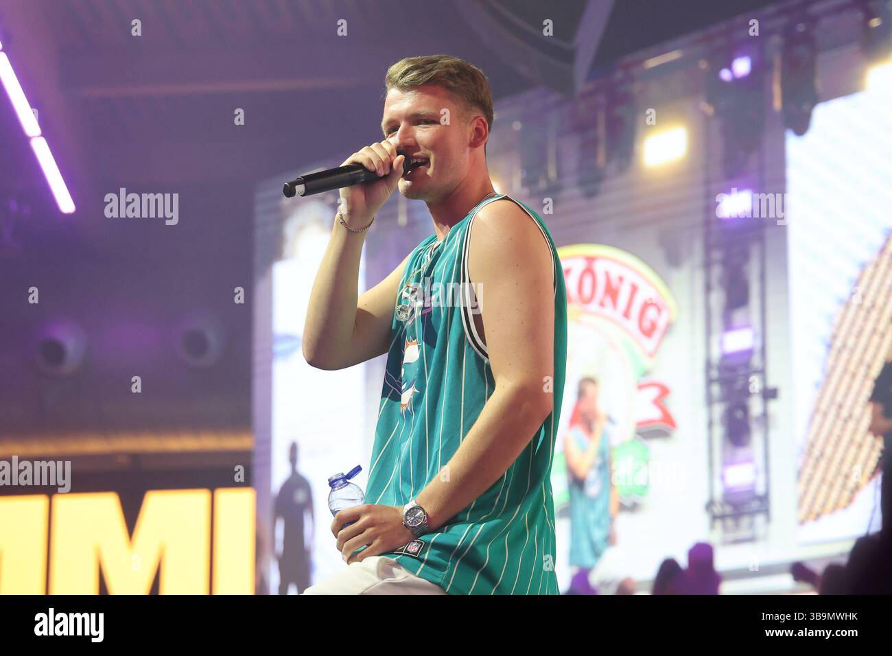 Platja de Palma ESP, Julian Sommer im Bierkoenig, Mai 2025, 08.05.2025 ESP, Julian Sommer im ...