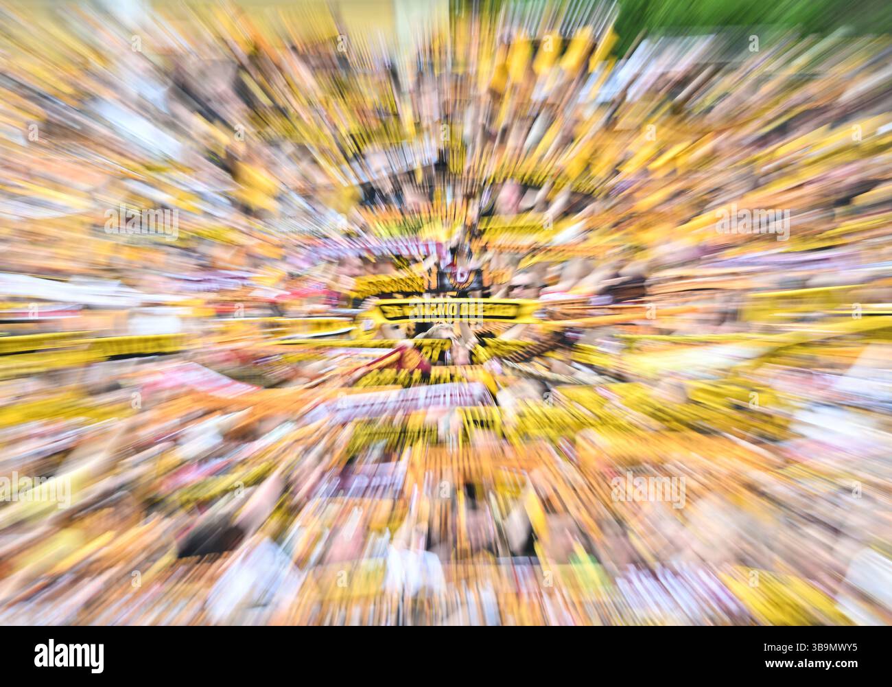 10 May 2025, Saxony, Dresden: Soccer: 3rd league, SV Waldhof Mannheim - Dynamo Dresden, matchday ...