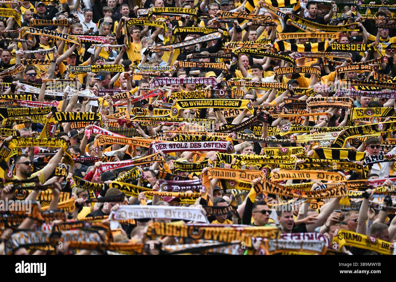 10 May 2025, Saxony, Dresden: Soccer: 3rd league, SV Waldhof Mannheim ...