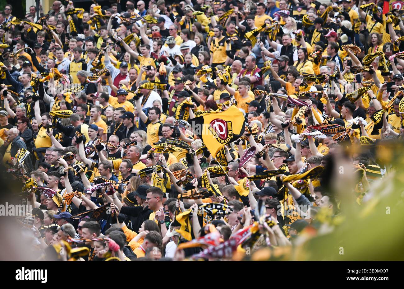 10 May 2025, Saxony, Dresden: Soccer: 3rd league, SV Waldhof Mannheim - Dynamo Dresden, matchday ...