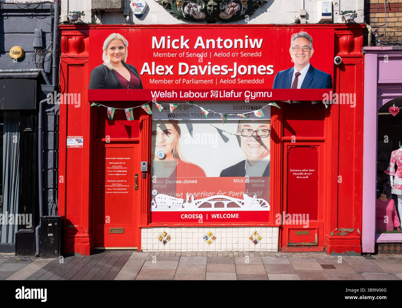 Welsh party hi-res stock photography and images - Alamy