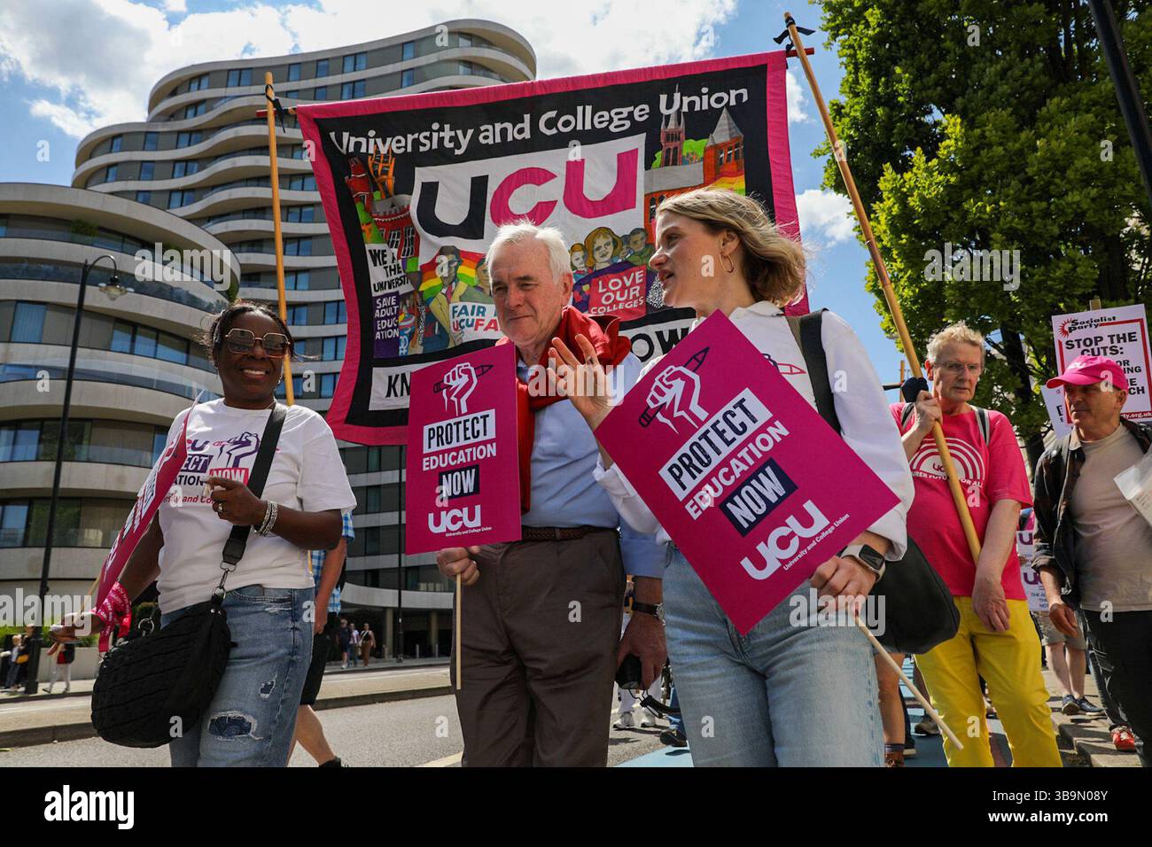 London, Uk, 10th May 2025.MP John McDonnell leads the UCU march ...