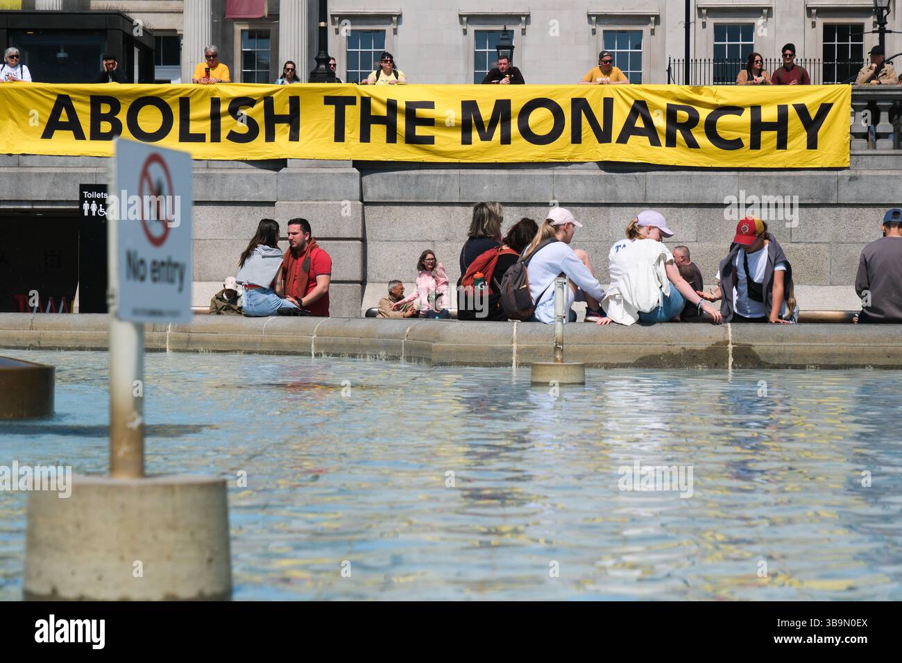 Trafalgar Square, London, UK. 10th May 2025. Anti monarchists hold ...